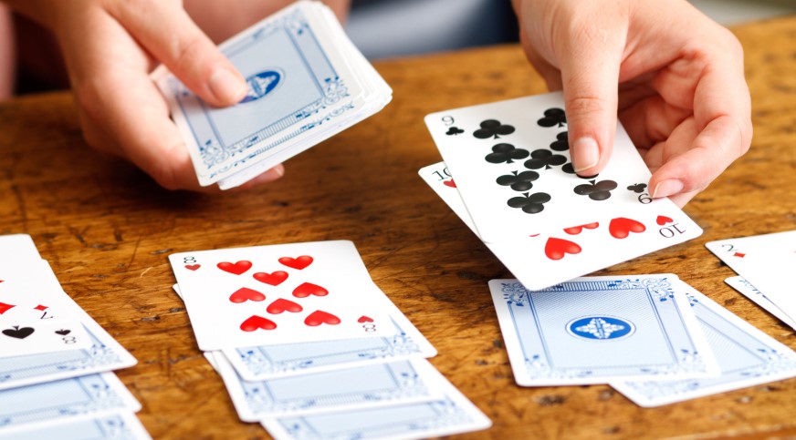 Spit Card Game - How To Play Instructions, Rules & Winning Tricks