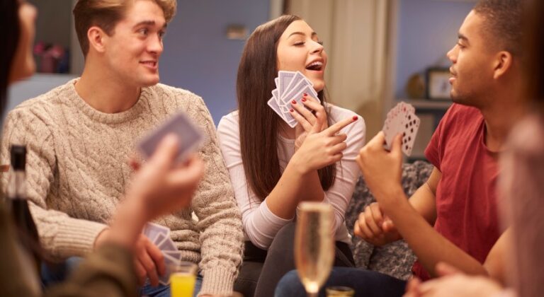 Spit Card Game - How To Play Instructions, Rules & Winning Tricks